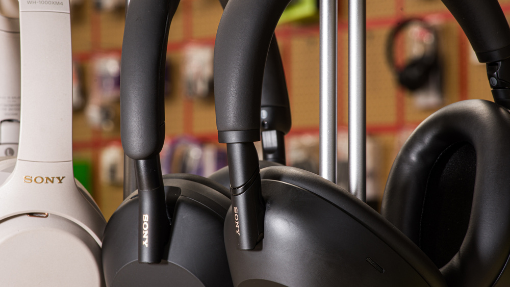 Sony XM Series Over-Ear Headphones: Lineup Comparison - RTINGS.com