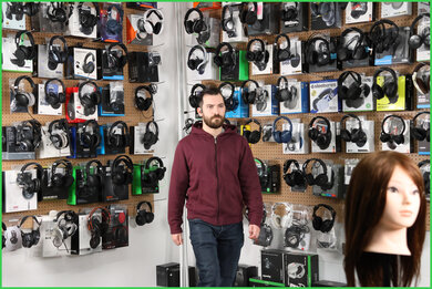 Canon EOS R6 vs Canon EOS R7 Side-by-Side Camera Comparison - RTINGS.com