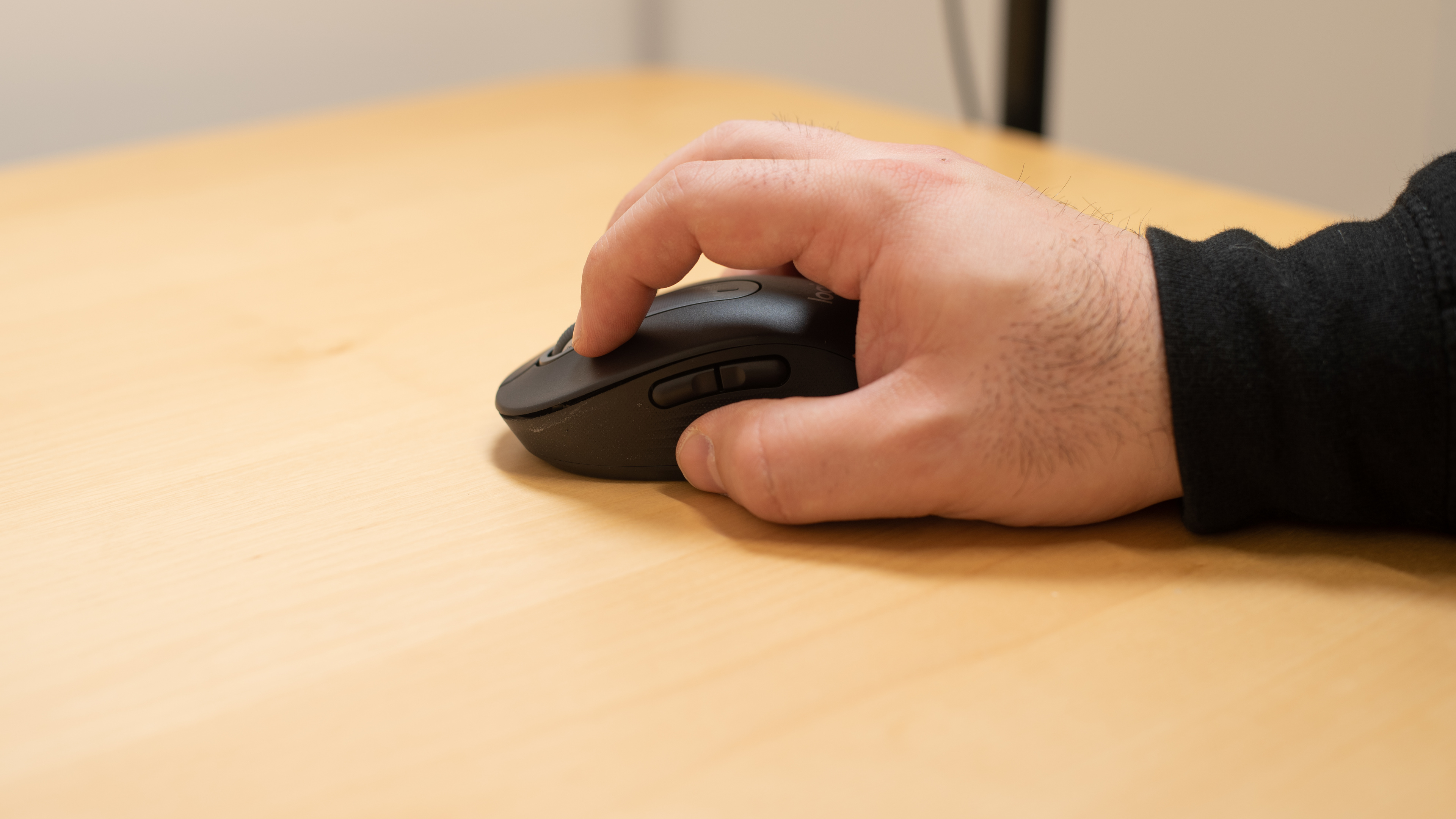 Logitech Signature M650 Review - RTINGS.com