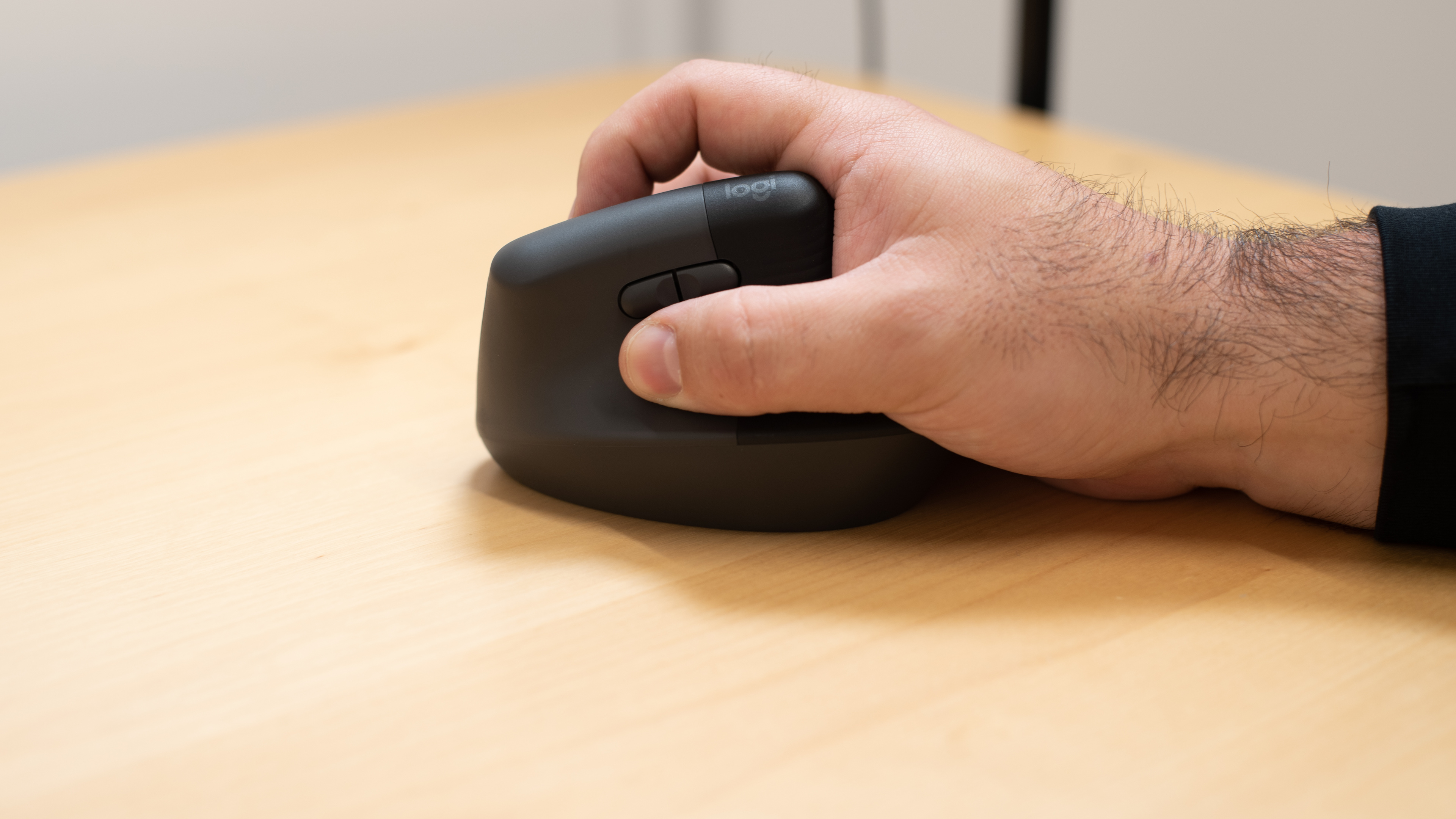 Logitech Lift Review - RTINGS.com