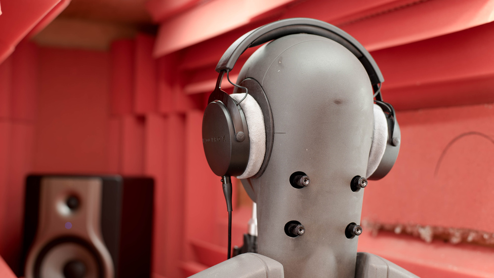 Beyerdynamic DT 700 PRO X Review - RTINGS.com