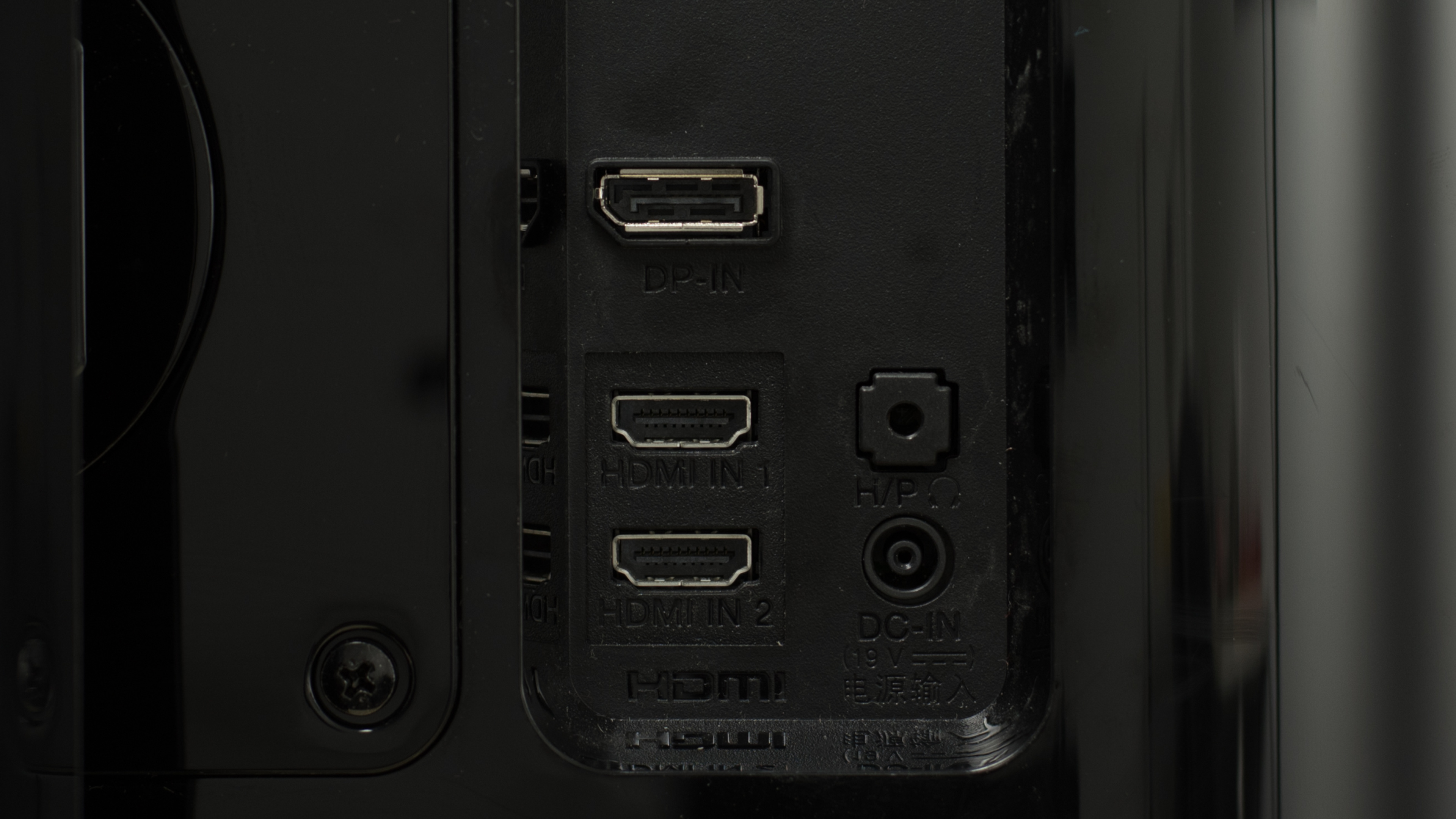 LG 27UD68-B vs LG UltraFine 4k Side-by-Side Monitor Comparison - RTINGS.com