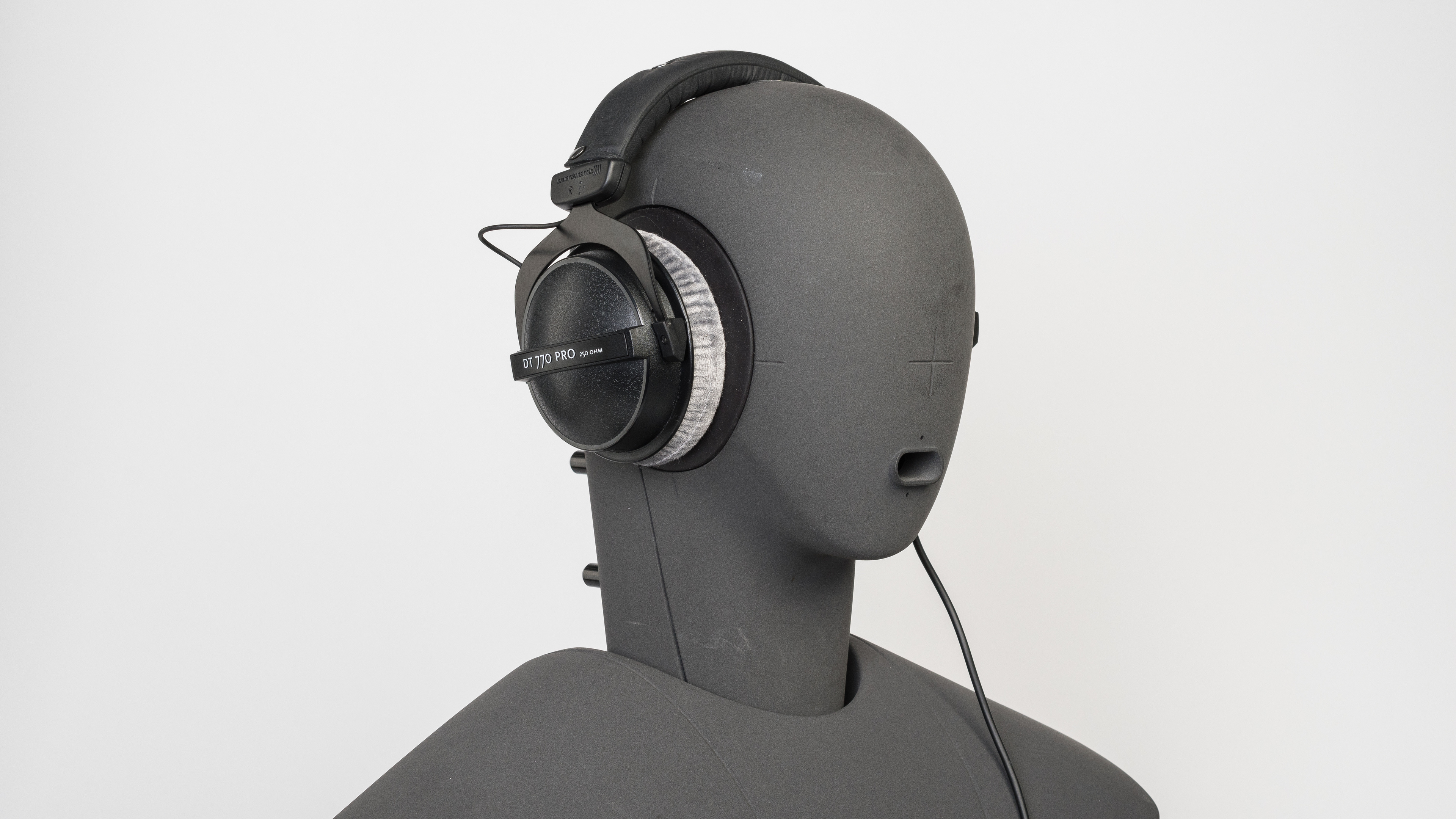 Beyerdynamic DT 770 PRO Review - RTINGS.com