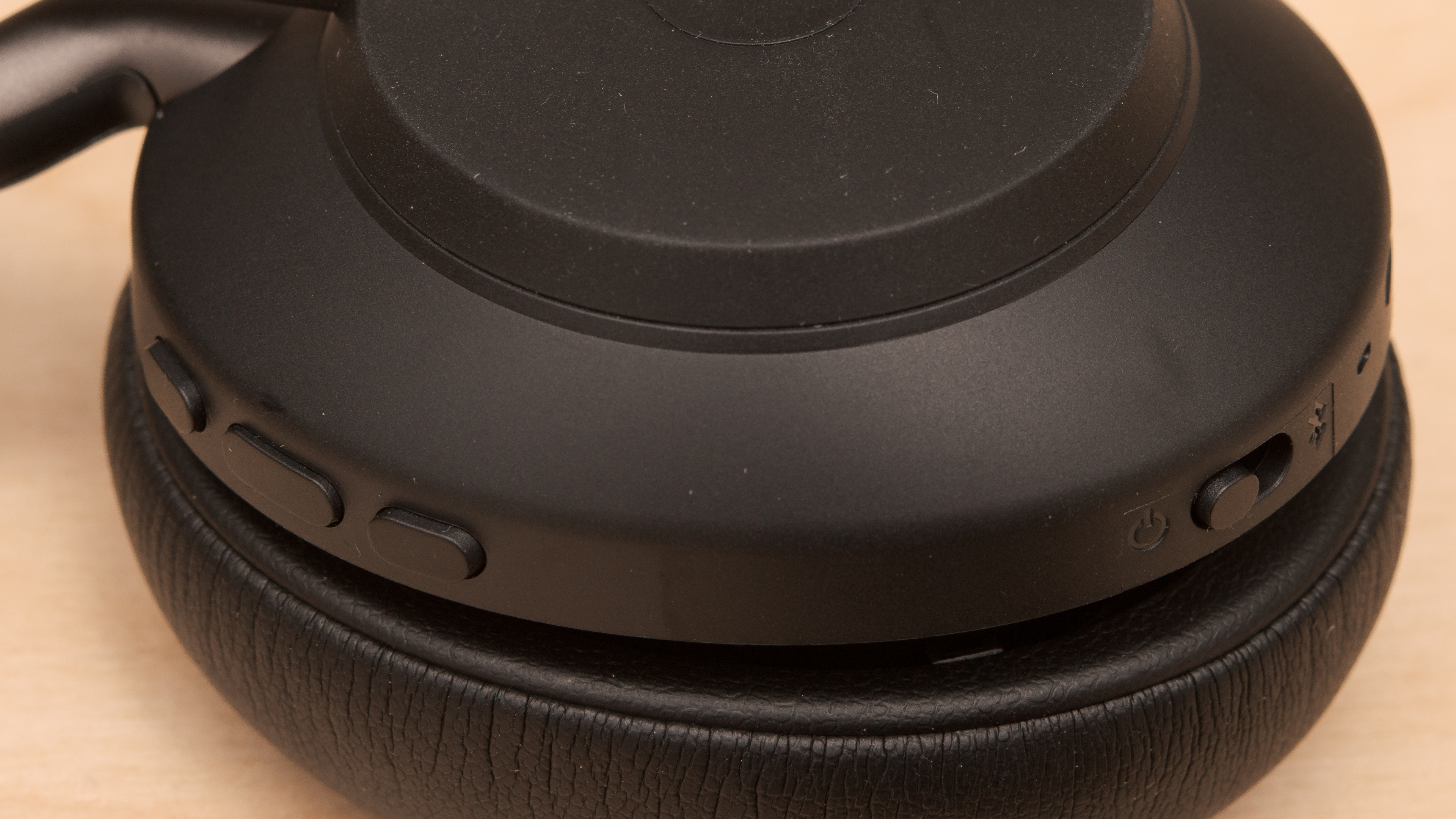 Jabra Evolve2 65 Wireless Review - RTINGS.com