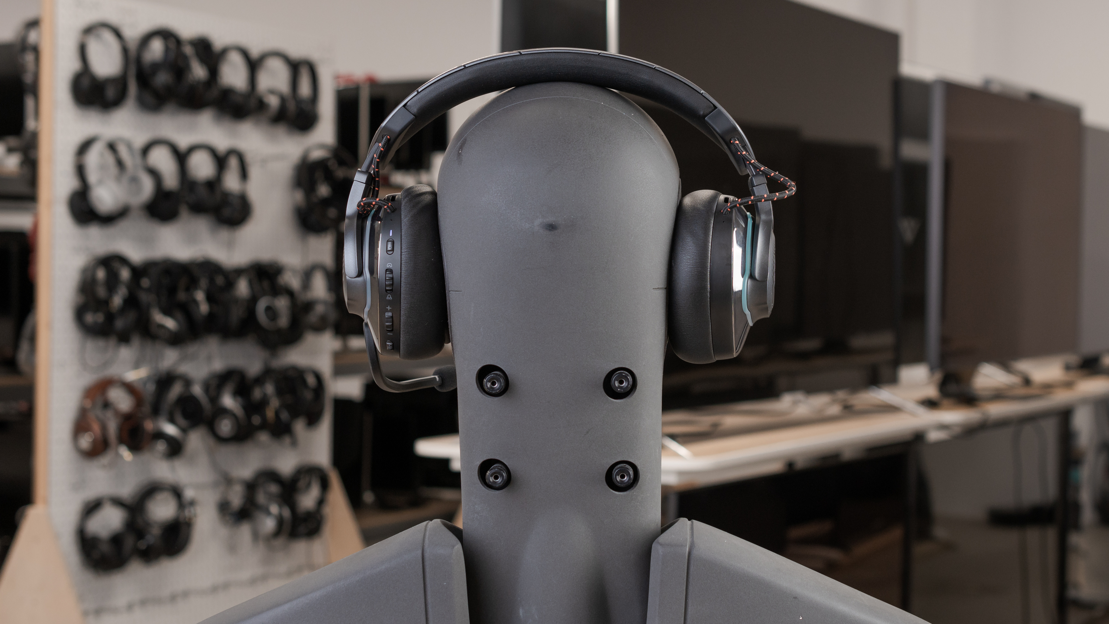 JBL Quantum 800 Wireless Review - RTINGS.com