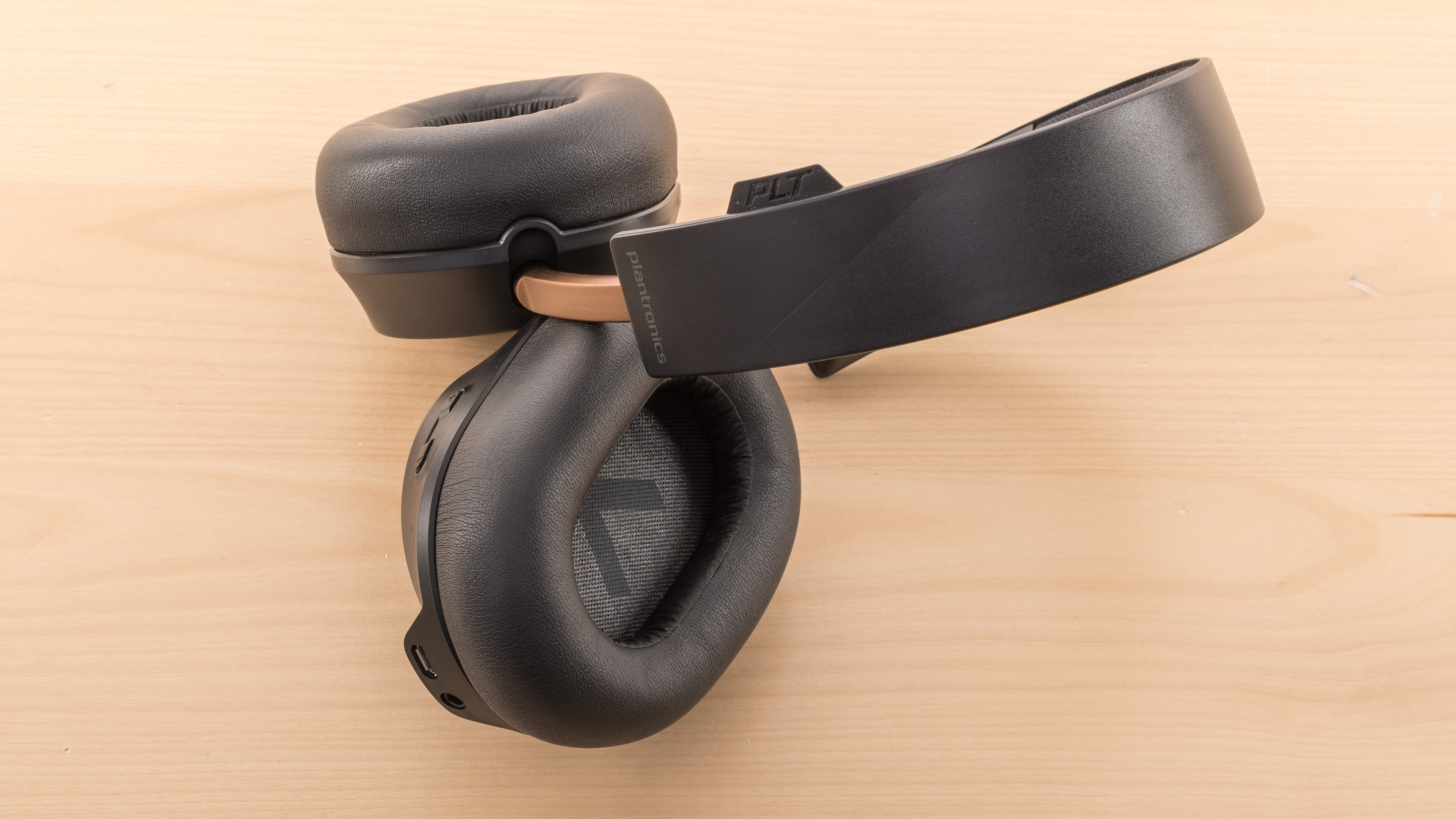 Plantronics BackBeat Go 810 Wireless Review - RTINGS.com