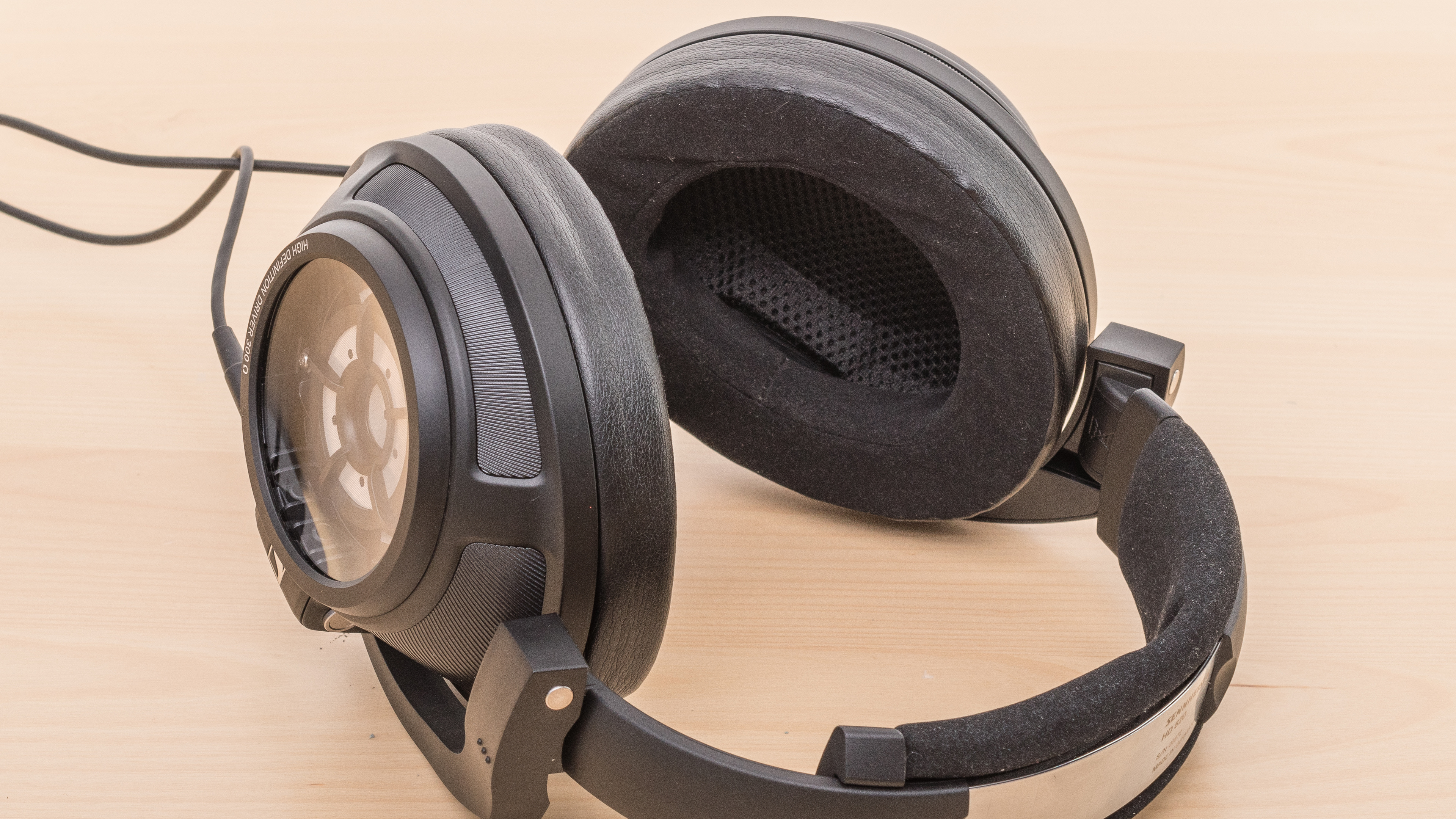 Sennheiser HD 820 Review - RTINGS.com