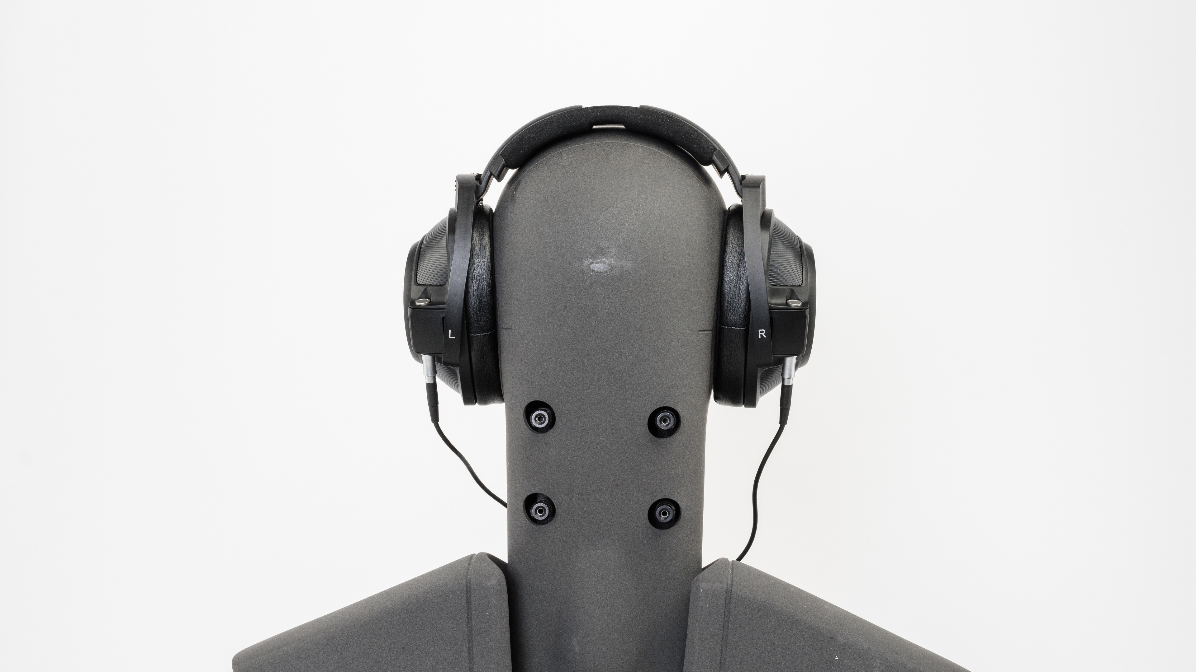 Sennheiser HD 820 Review - RTINGS.com