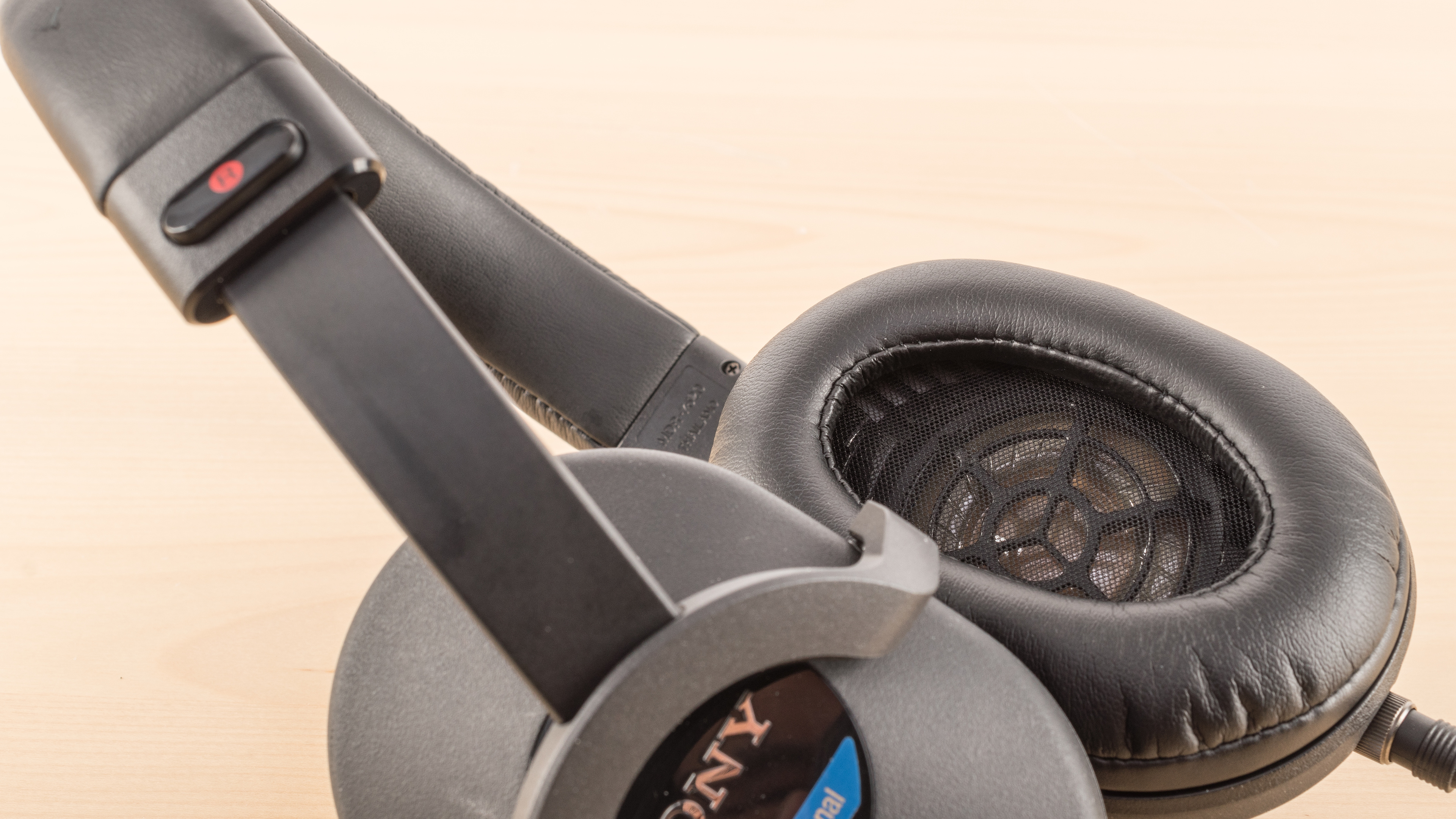 Sony MDR-7520 Review - RTINGS.com